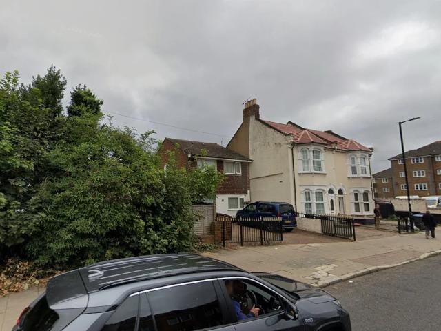 Apartment at South Street, Greater London