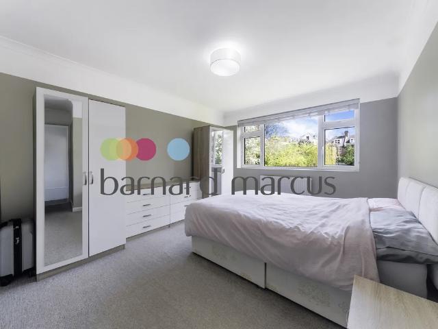 Apartment at South Park Hill Road, Greater London