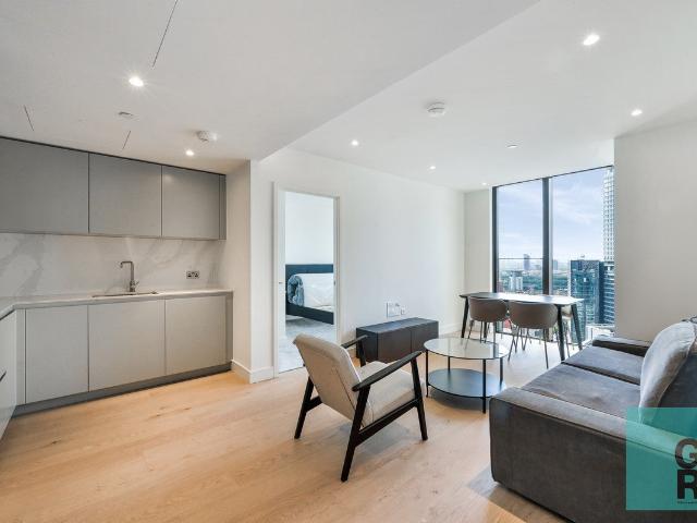 Apartment at South Quay Plaza, Greater London