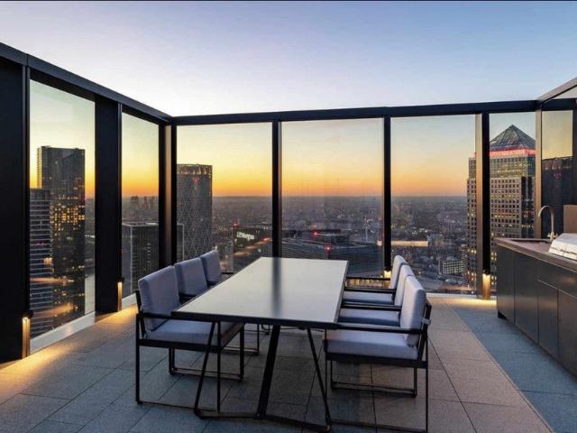 Apartment at South Quay Plaza, Greater London