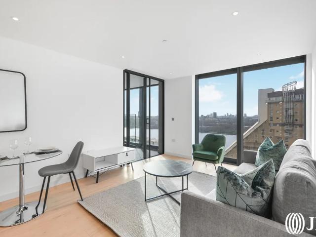 Apartment at South Quay Square, Greater London
