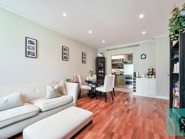 Apartment at South Quay Square, Greater London