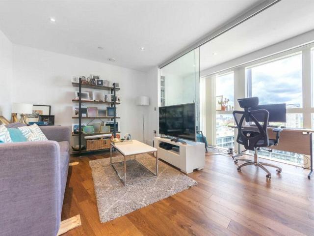 Apartment at South Quay Square, Greater London