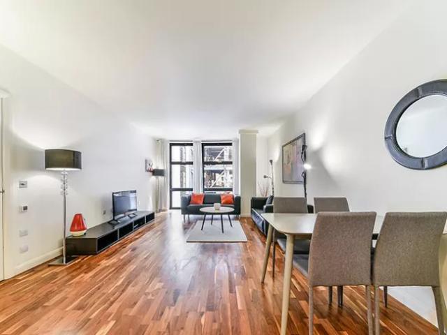 Apartment at South Quay Square, Greater London