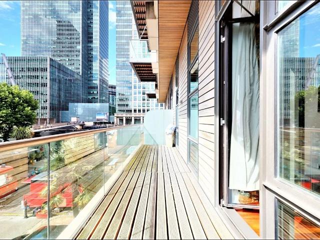 Apartment at South Quay Square, Greater London