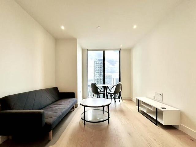 Apartment at South Quay Square, Greater London