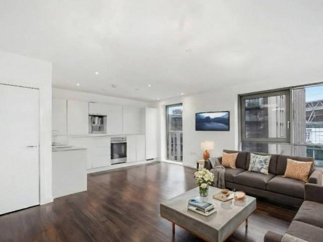 Apartment at South Way, Greater London