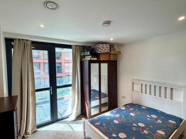 Apartment at South Way, Greater London