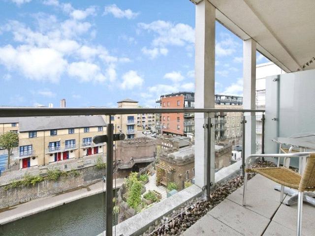 Apartment at Southampton Bridge, Greater London