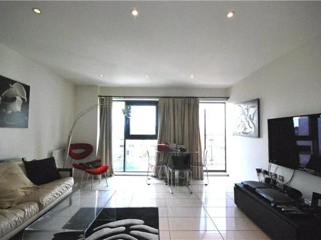 Apartment at Southampton Bridge, Greater London
