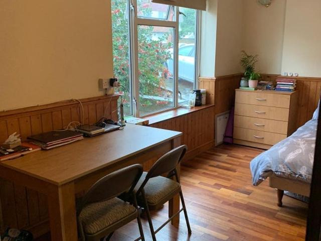 Apartment at Southbourne Gardens, Greater London