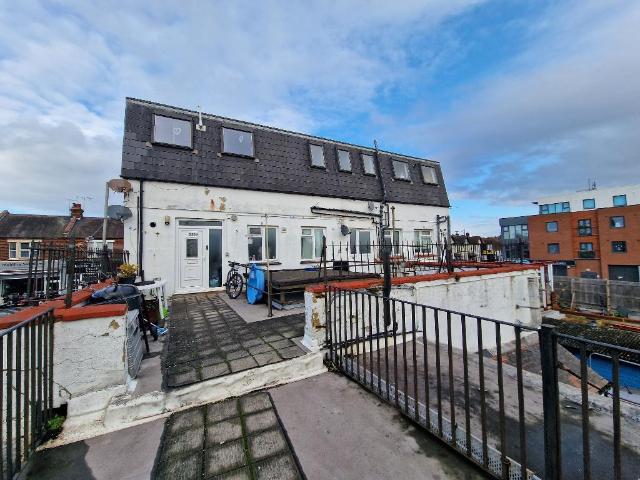 Apartment at Southchurch Road, Southend on Sea