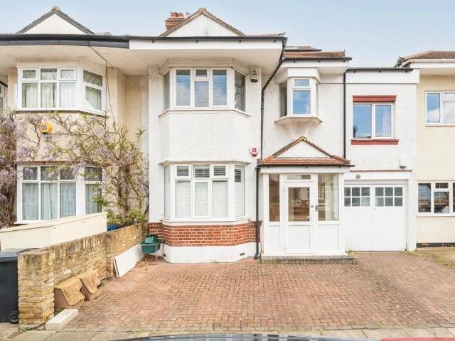Apartment at Southdown Avenue, Greater London