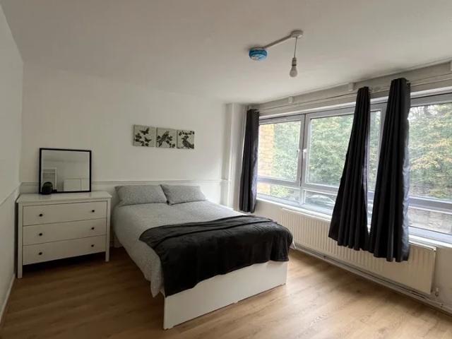 Room at Southern Grove, Greater London