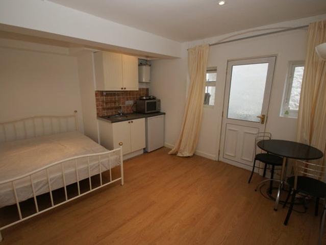 Apartment at Southleigh Road, Bristol