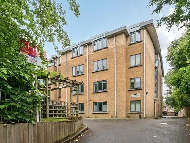 Apartment at Southridge Place, Greater London