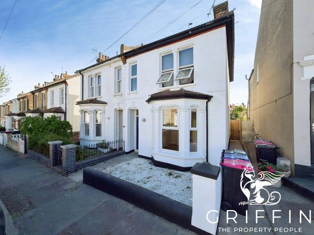 Apartment at Southsea Avenue, Leigh on Sea