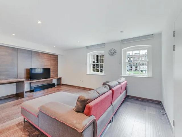 Apartment at Sovereign Close, Greater London