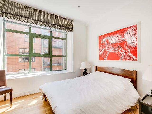 Apartment at Somerville Avenue, Greater London