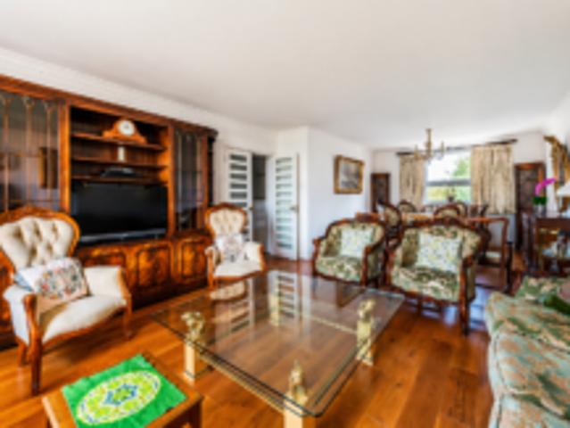 Apartment at Somerset Square, Greater London