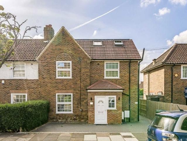 Apartment at Saxon Drive, Greater London