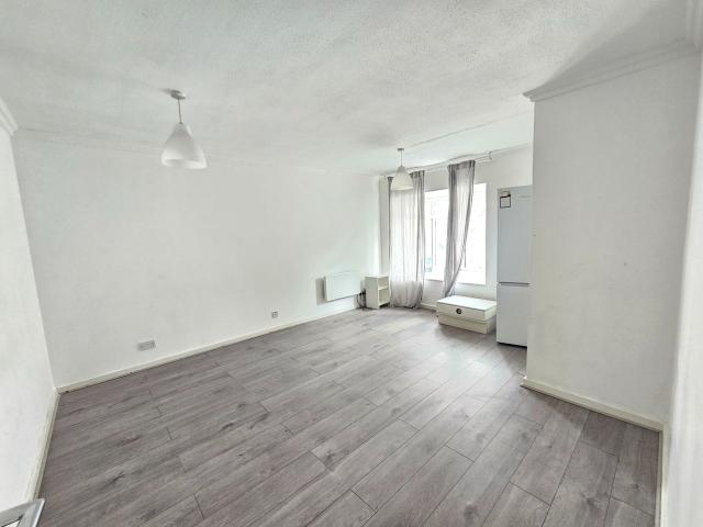 Apartment at Saint Aubyn's Road, Greater London