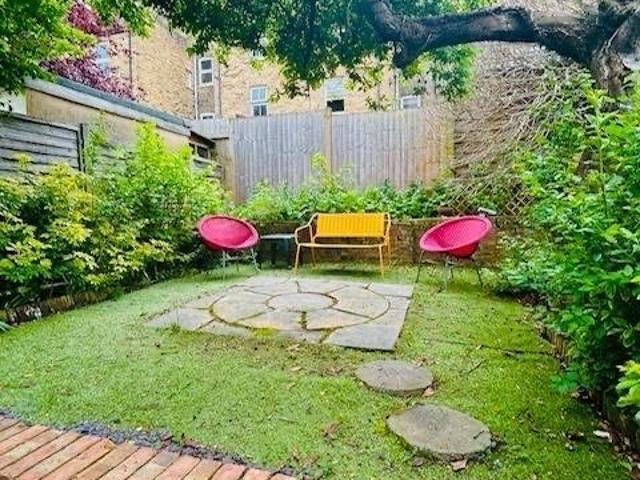 Apartment at Saint John's Hill, Greater London