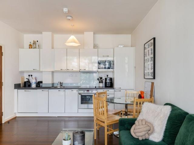 Apartment at Saint John's Hill, Greater London