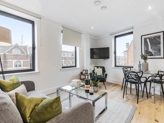 Apartment at Saint John's Hill, Greater London