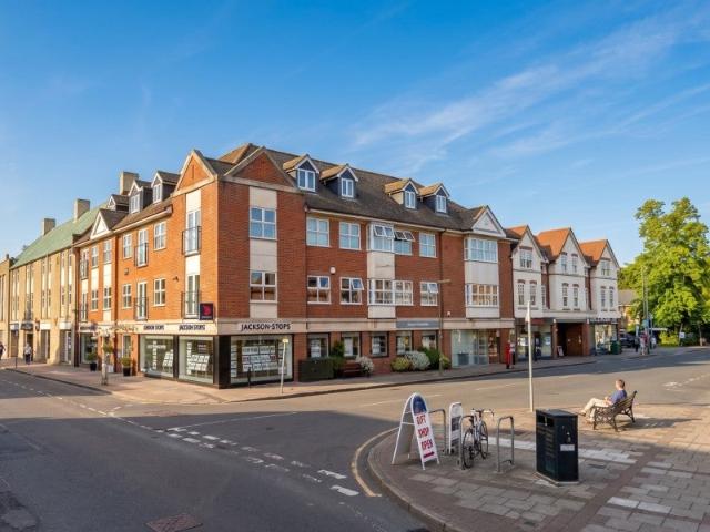 Apartment at Saint James Mews, Elmbridge