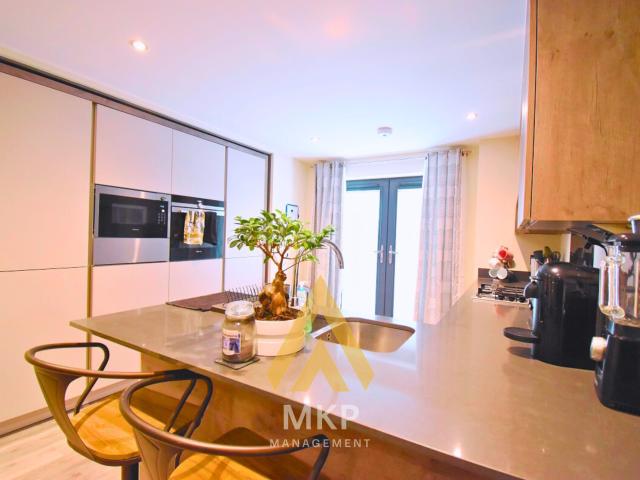 Apartment at Saint James Place, Shirley
