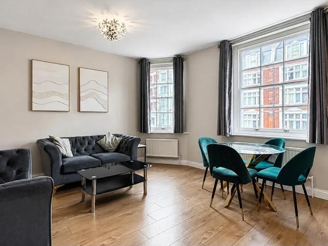 Apartment at Saint Michael's Street, City of Westminster