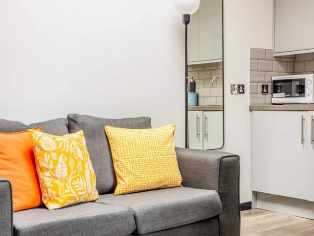 Apartment at Saint Michael's Street, City of Westminster