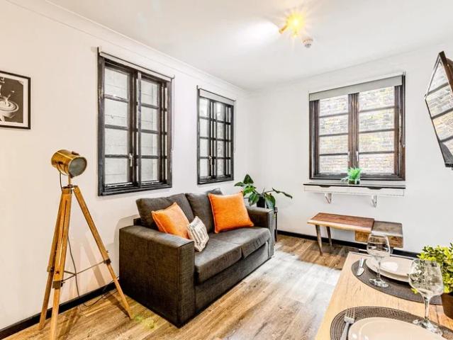 Apartment at Saint Michael's Street, City of Westminster