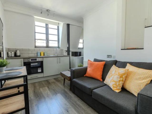 Apartment at Saint Michael's Street, City of Westminster