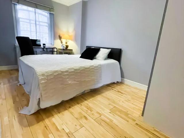 Apartment at Saint Michael's Street, City of Westminster