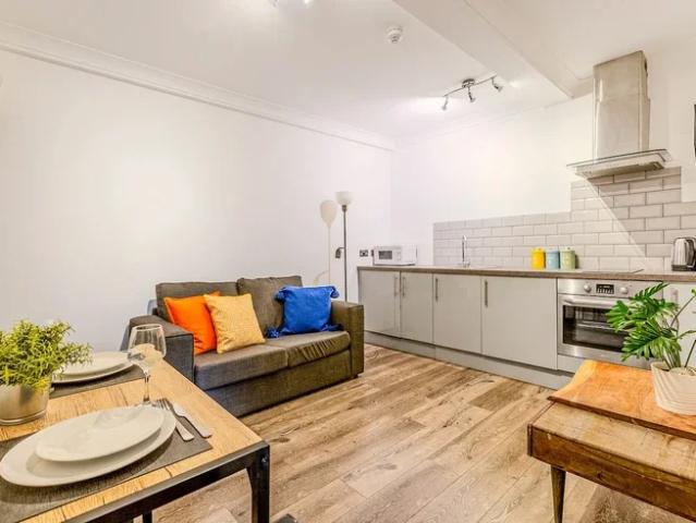 Apartment at Saint Michael's Street, City of Westminster