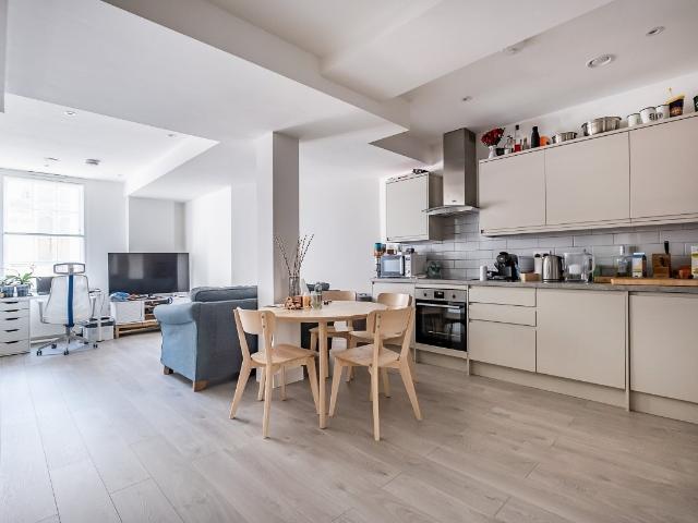 Apartment at Saint Michael's Street, City of Westminster