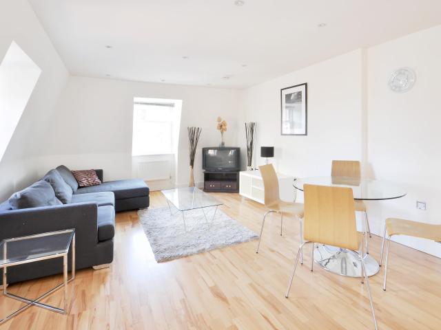 Apartment at Saint Michael's Street, City of Westminster