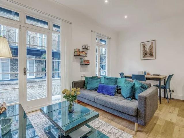 Apartment at Saint Michael's Street, City of Westminster