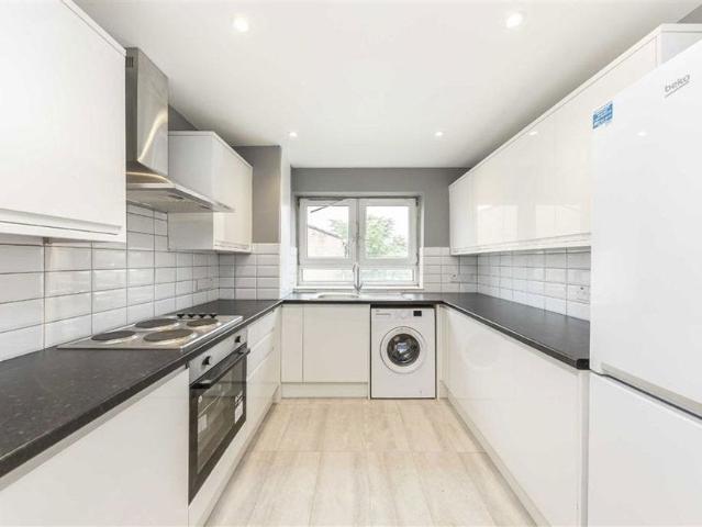 Apartment at Salisbury Close, Greater London