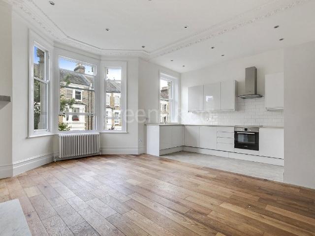 Apartment at Saltram Crescent, City of Westminster
