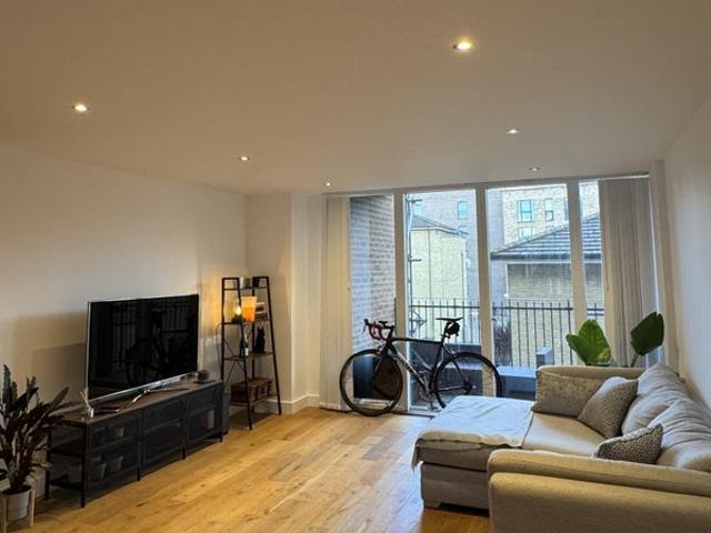 Apartment at Samuel Street, Greater London