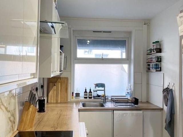 Room at Sanctuary Street, Greater London