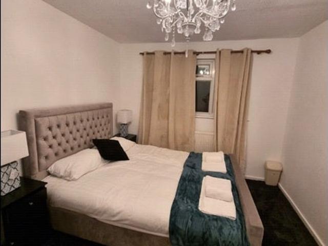 Room at Sandown Road, Slough