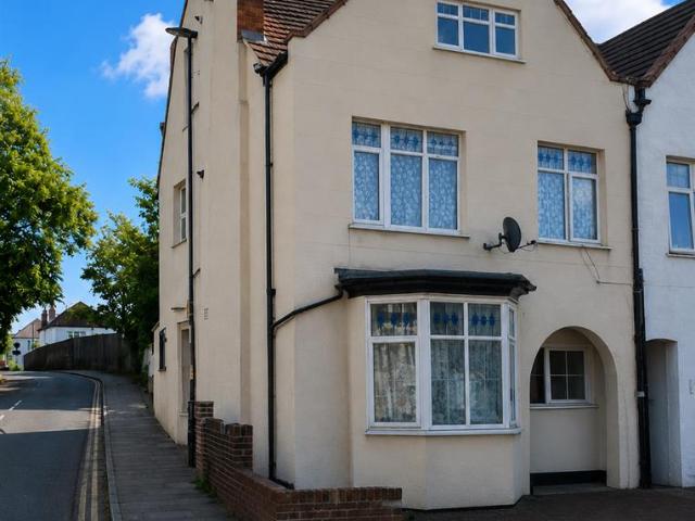 Apartment at Sandfield Road, Greater London