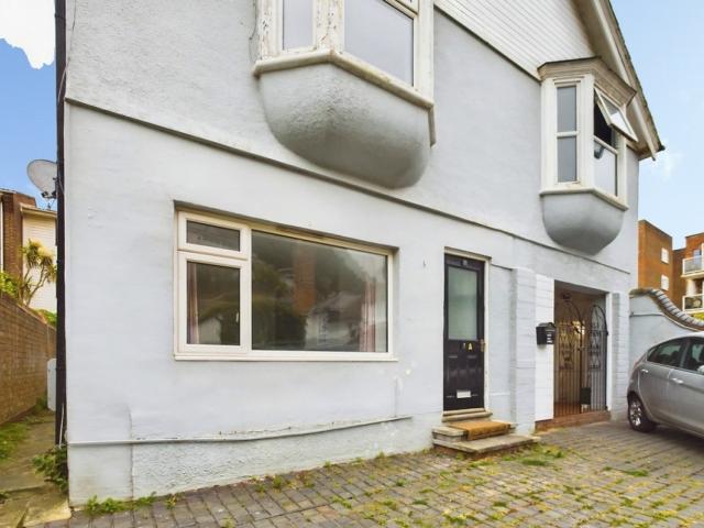 Apartment at Sandgate sea wall maintenance gangway, Folkestone and Hythe District