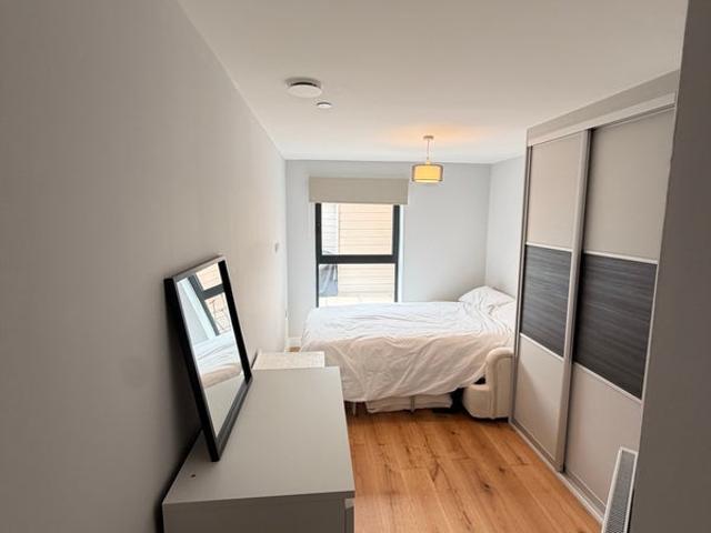 Apartment at Sandringham Avenue, Greater London