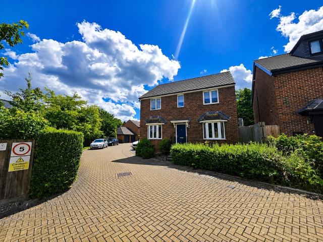 Apartment at Sandsdown Close, High Wycombe