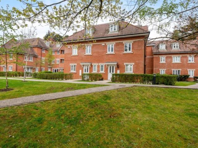 Apartment at Sandy Lane, Woking